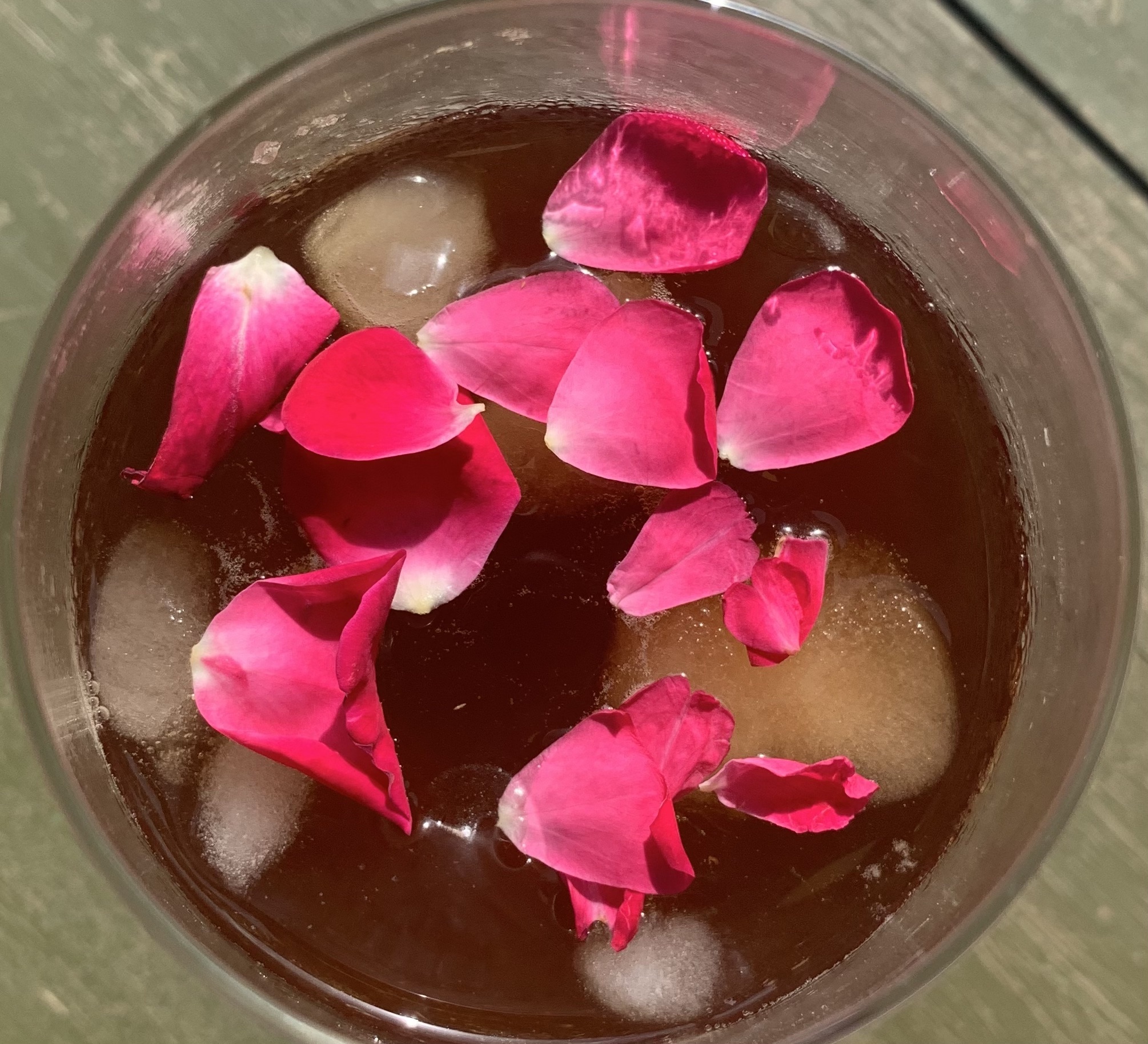 Café en immersion avec des roses - Vegan Milker