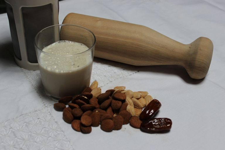 Top 5 Calcium-Rich Vegan Milks - Vegan Milker